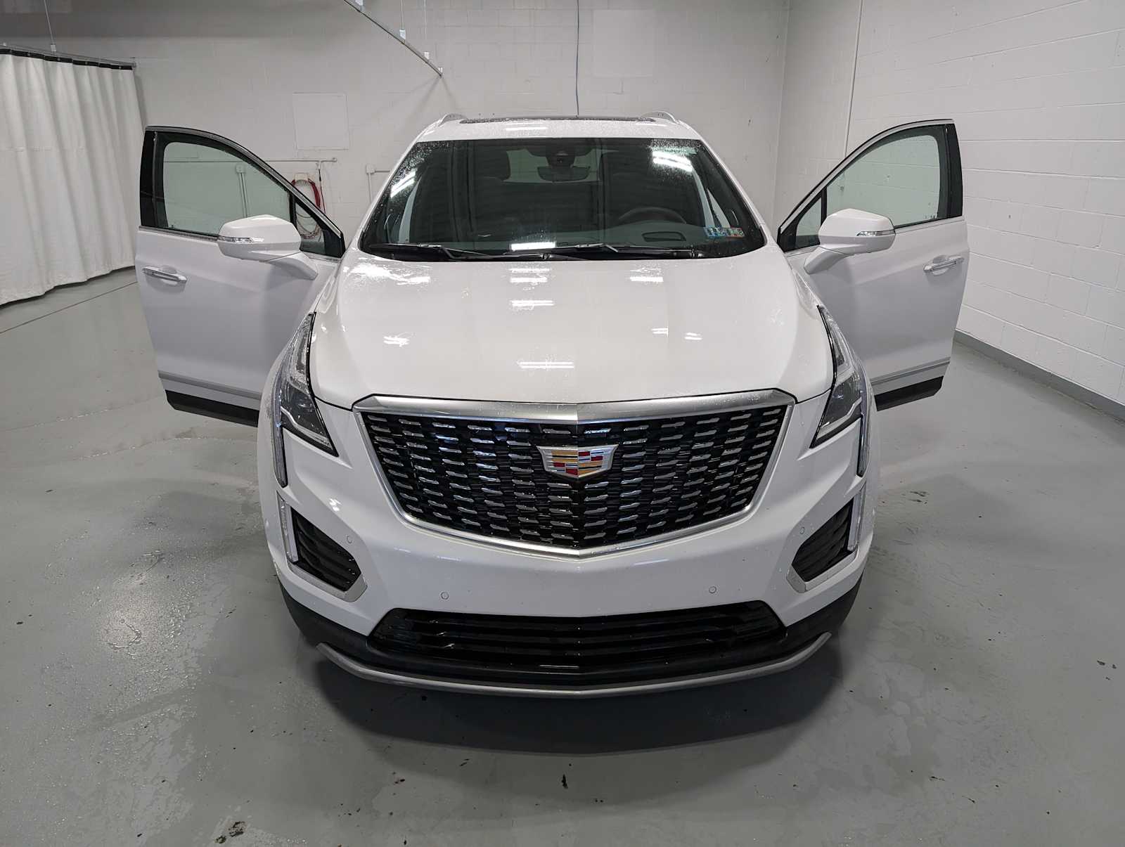 New 2025 Cadillac XT5 Premium Luxury SUV in Greensburg #C01047 | Smail Cadillac