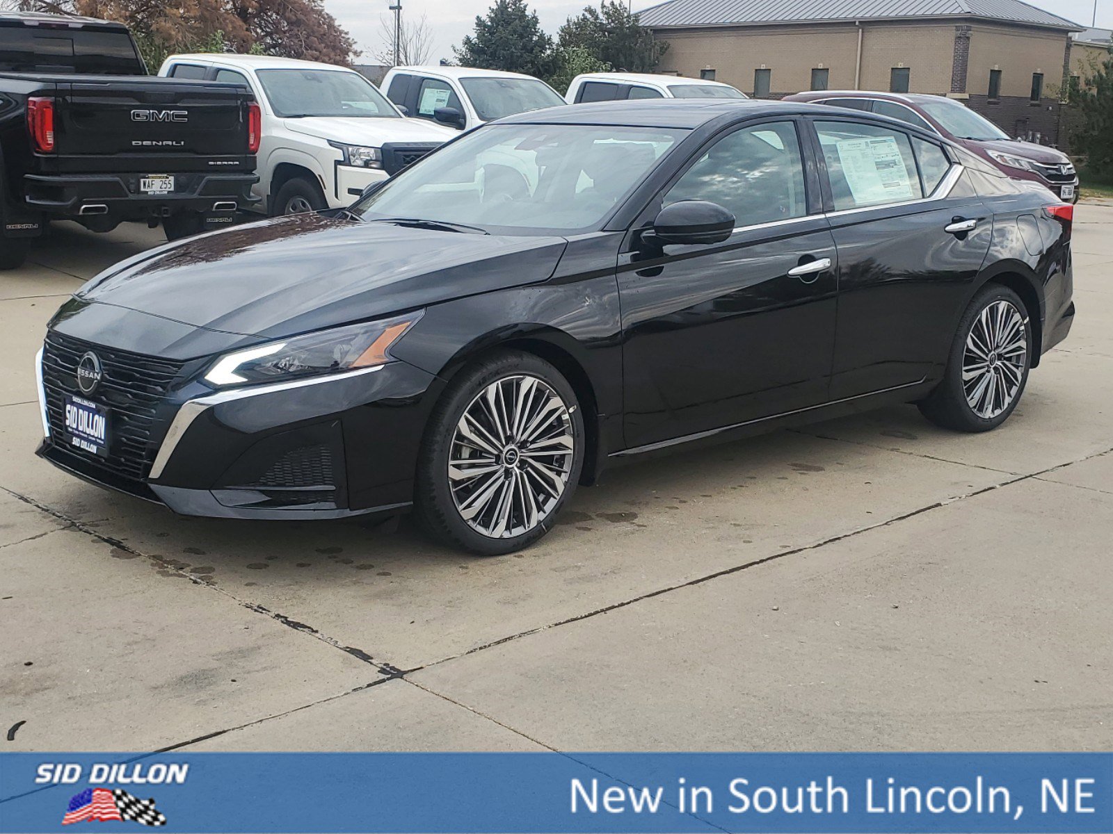 Nissan Altima 2022 Black With Tinted Windows