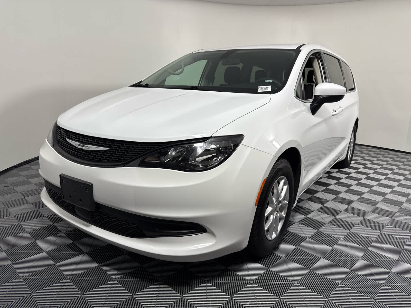 Pre-Owned 2022 Chrysler Voyager LX Mini-van, Passenger in New Orleans # ...