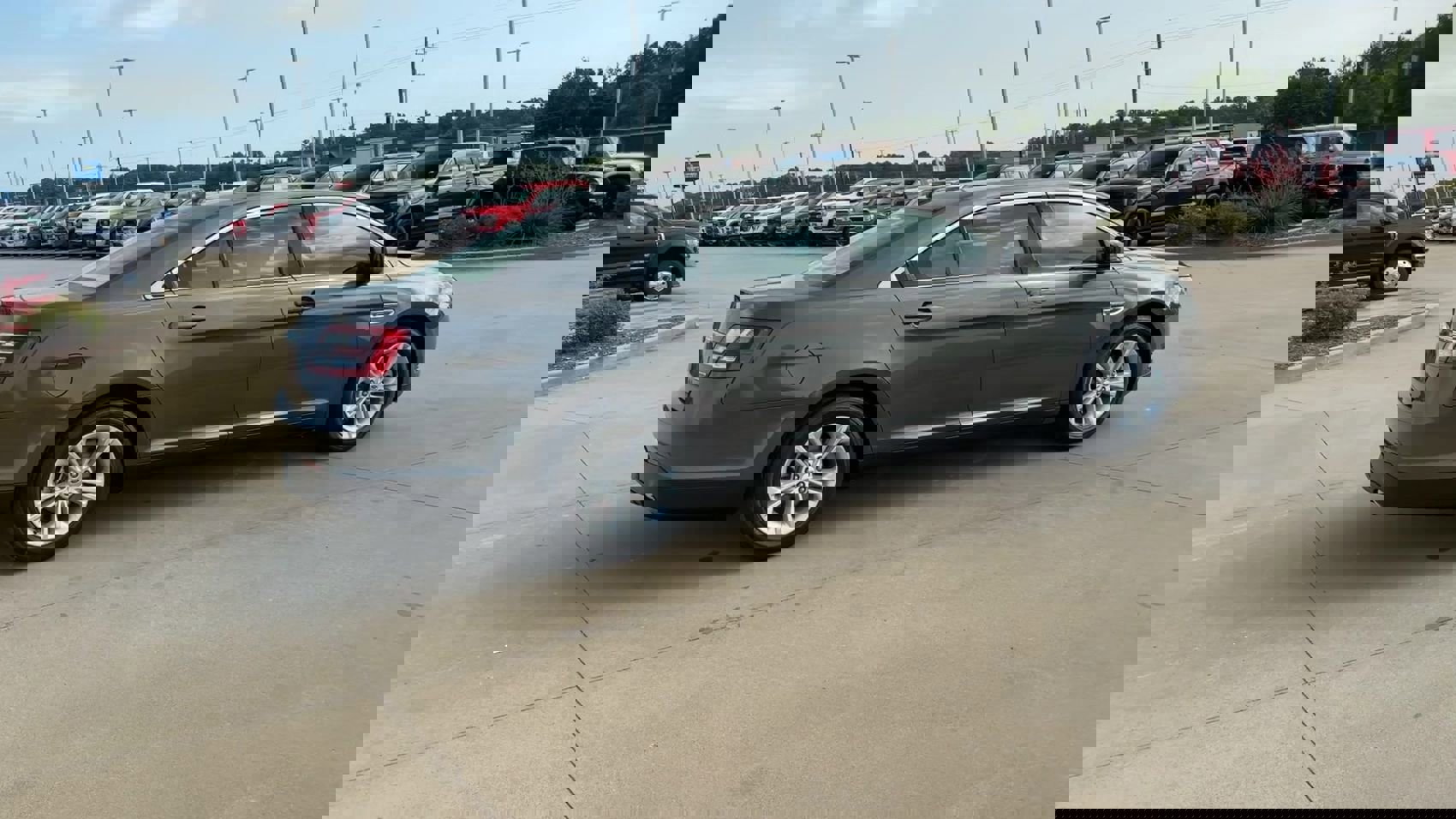 Pre-Owned 2018 Ford Taurus SE Sedan in Longview #A7398 | Peters ...