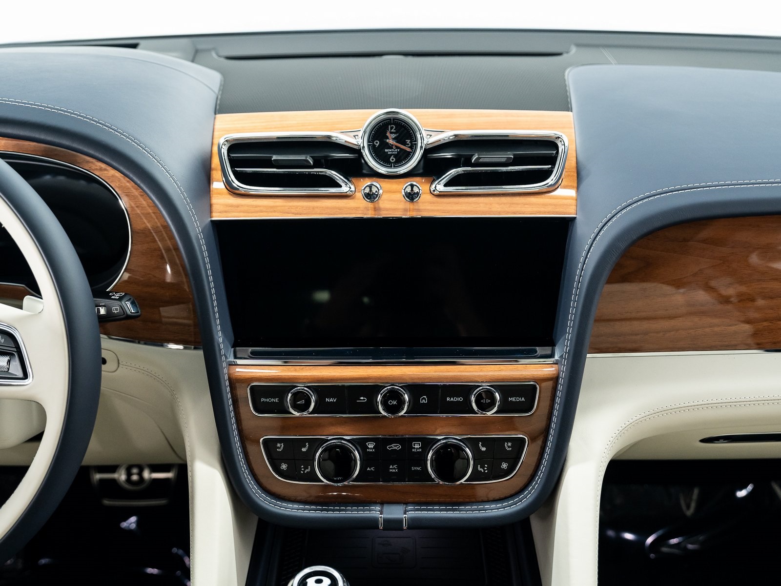 New 2024 Bentley Bentayga Azure V8 4D Sport Utility for Sale #RC028269 ...