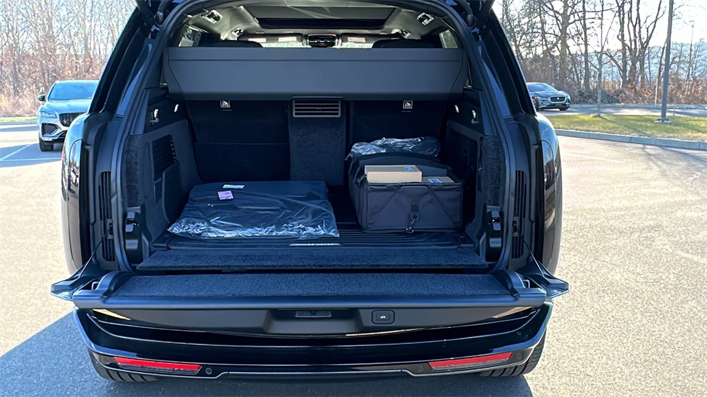 New 2025 LAND ROVER Range Rover SV Signature Suite SUV in North Haven ...