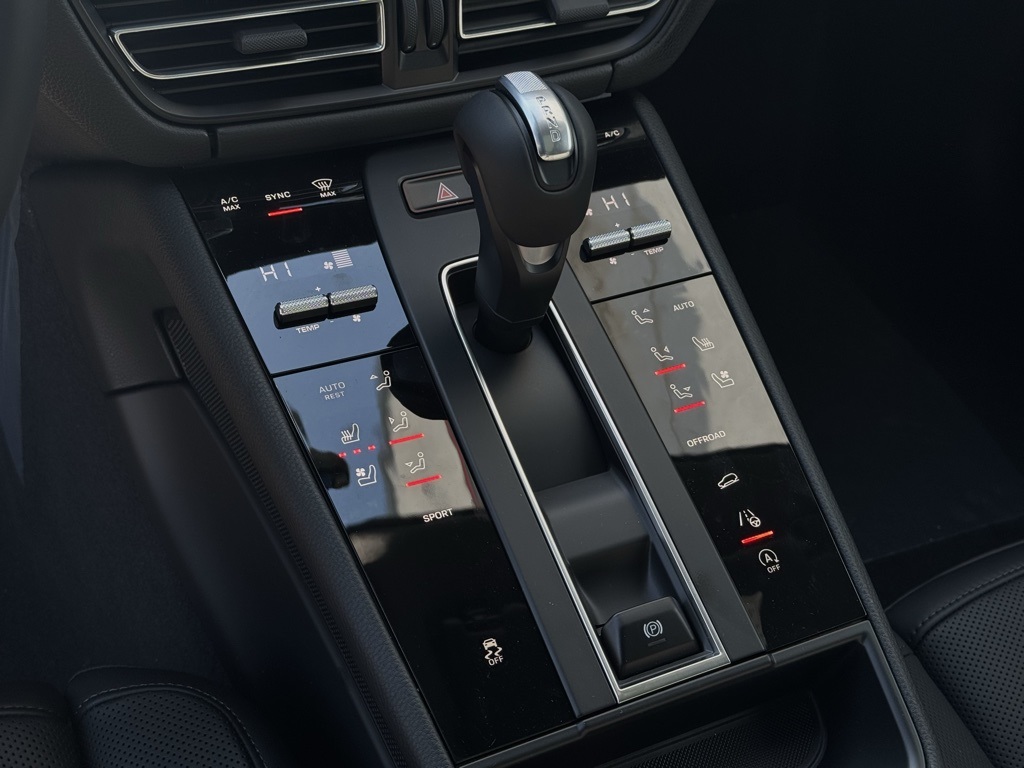 New 2025 Porsche Macan 4D Sport Utility in Falmouth #F10315 | Porsche Maine