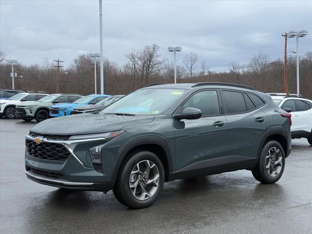 New 2025 Chevrolet Trax LT SUV in Mount Hope #250077 | Crossroads Chevrolet