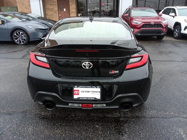 New 2025 Toyota GR86 Premium MT 2+2 COUPE 6 SPD M/T in Brook Park ...