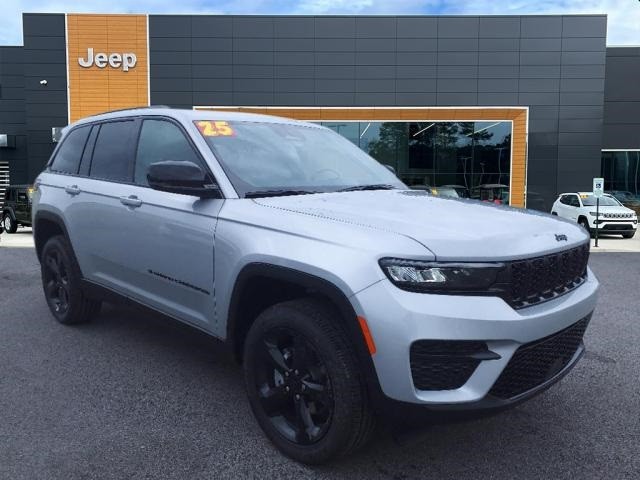 New 2025 Jeep Grand Cherokee Altitude Sport Utility in New Bern #R16918 | Riverside Chrysler ...