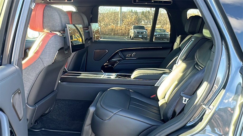 New 2025 LAND ROVER Range Rover SV Signature Suite SUV in North Haven ...