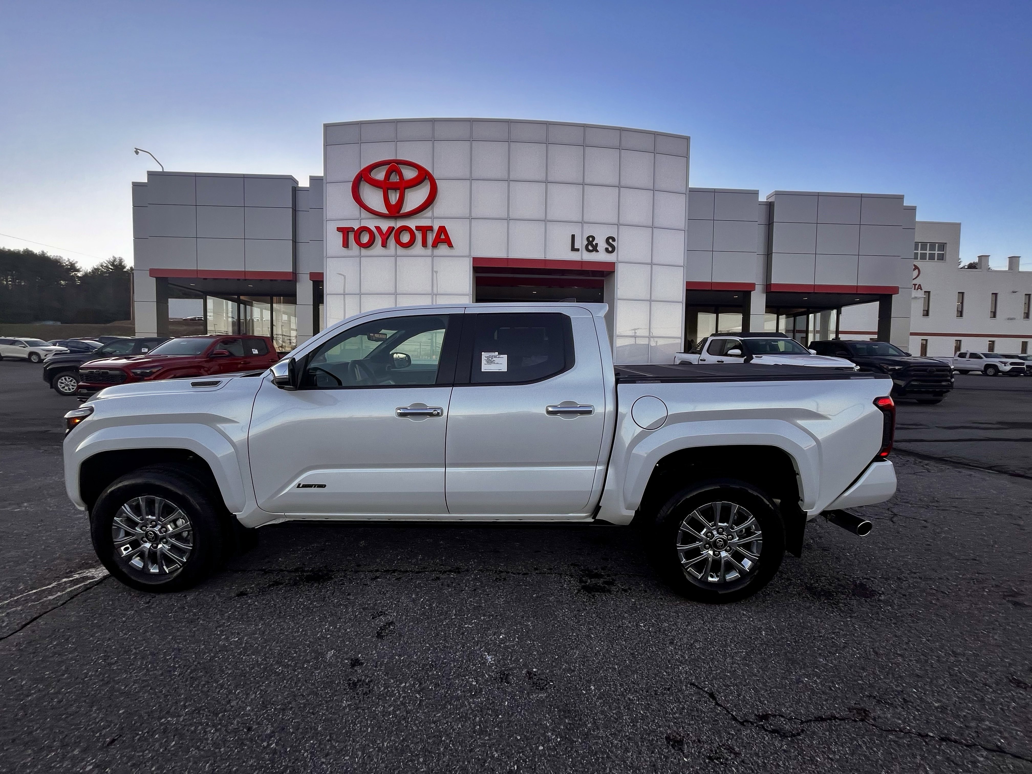 New 2026 Toyota Tacoma i-FORCE MAX Limited i-FORCE MAX 4X4 DOUBLE CAB ...