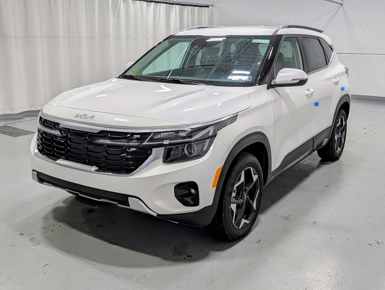 New 2025 Kia Seltos EX in Snow White Pearl | Greensburg, PA | #K06906