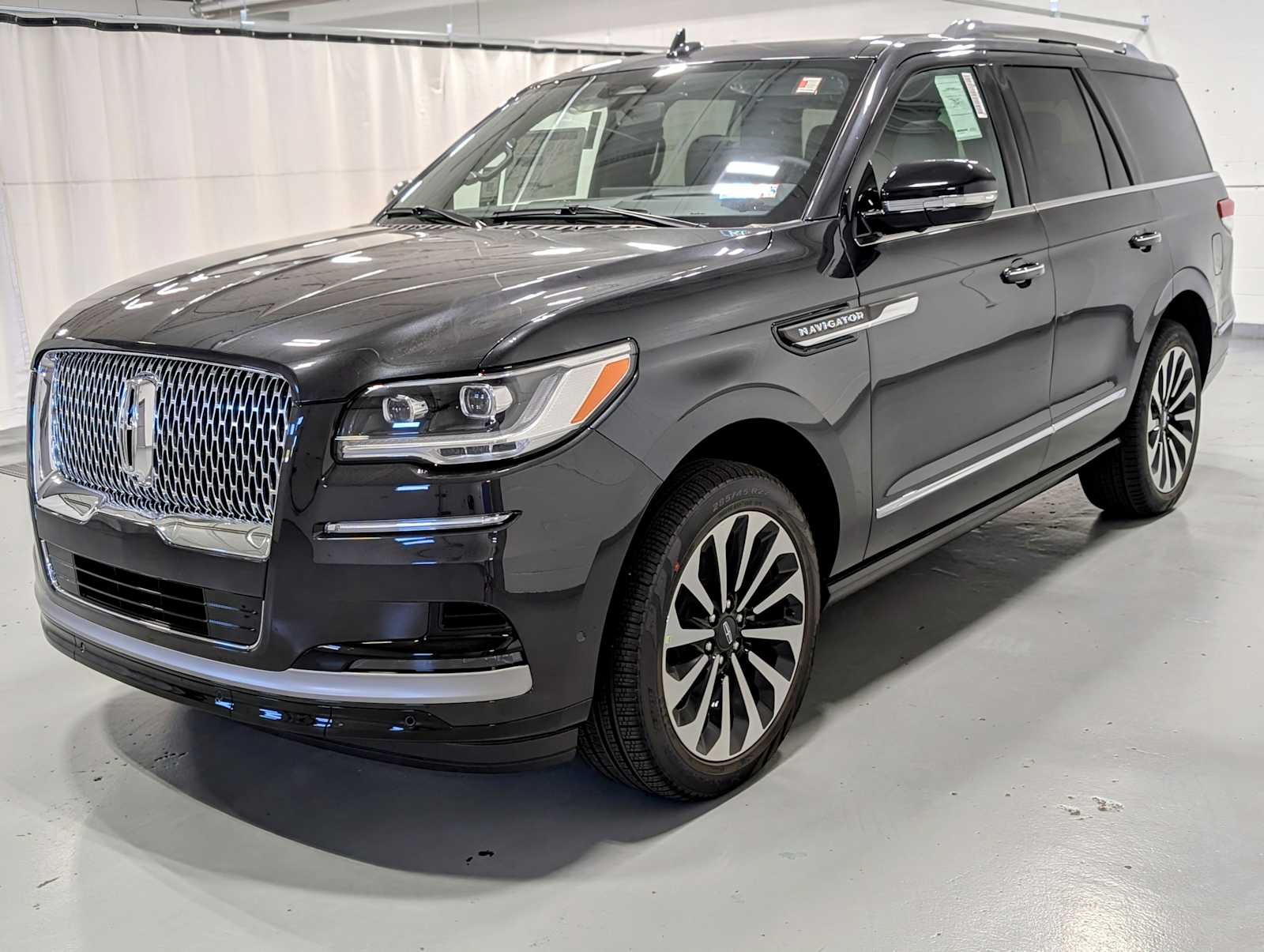 New 2024 Lincoln Navigator Reserve in Starlight Gray | Greensburg, PA ...