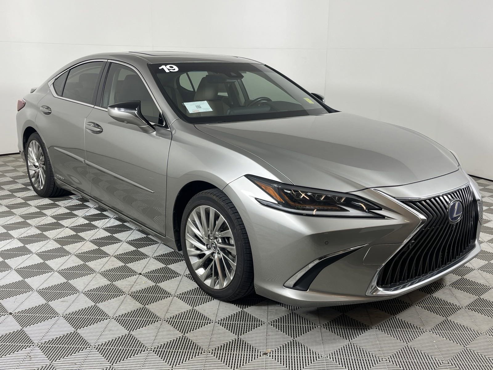 Pre-Owned 2019 Lexus 300h Luxury 4dr Car in Omaha #ESH283A | Lexus of Omaha