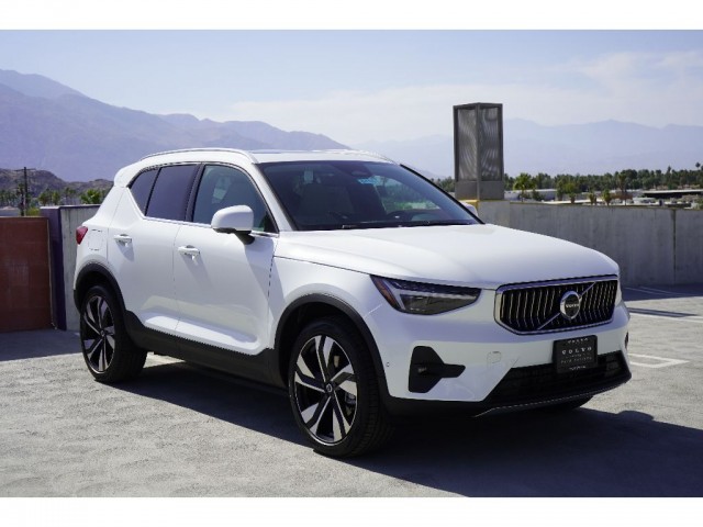 New 2025 Volvo XC40 B5 Ultra Bright Theme SUV in Cathedral City #5V1235 | Volvo Cars Palm Springs