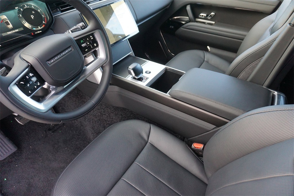 New 2025 Land Rover Range Rover SV SUV in Omaha #X03165 | Land Rover Omaha