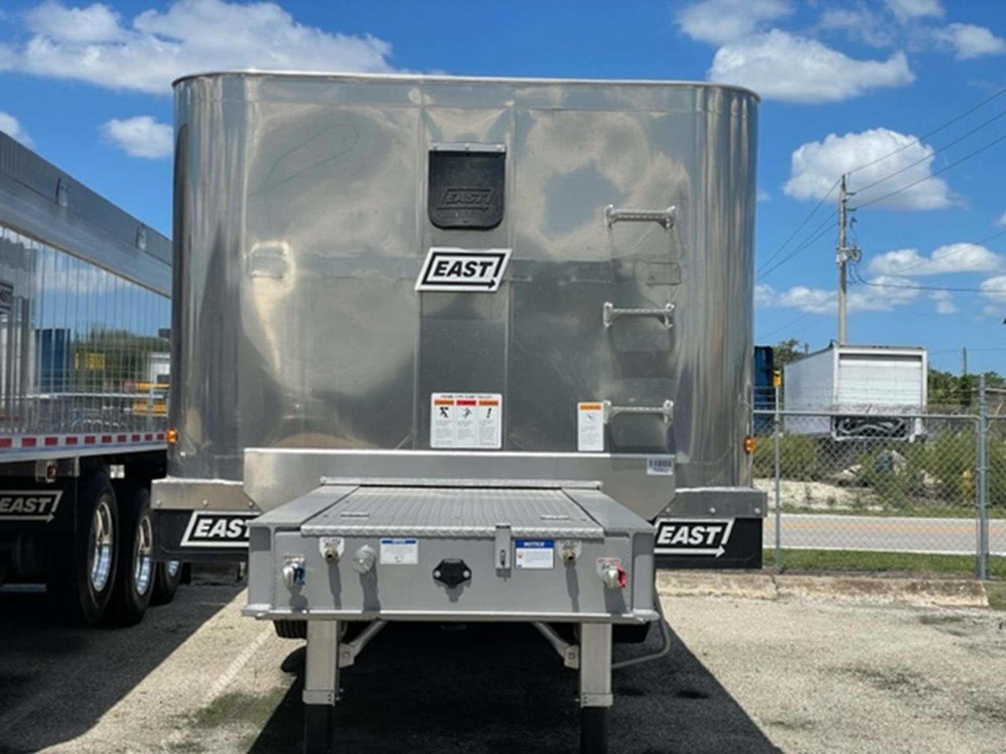 New 2025 EAST TRAILER GENESIS DUMP Dump Trailer for Sale #1000604 ...
