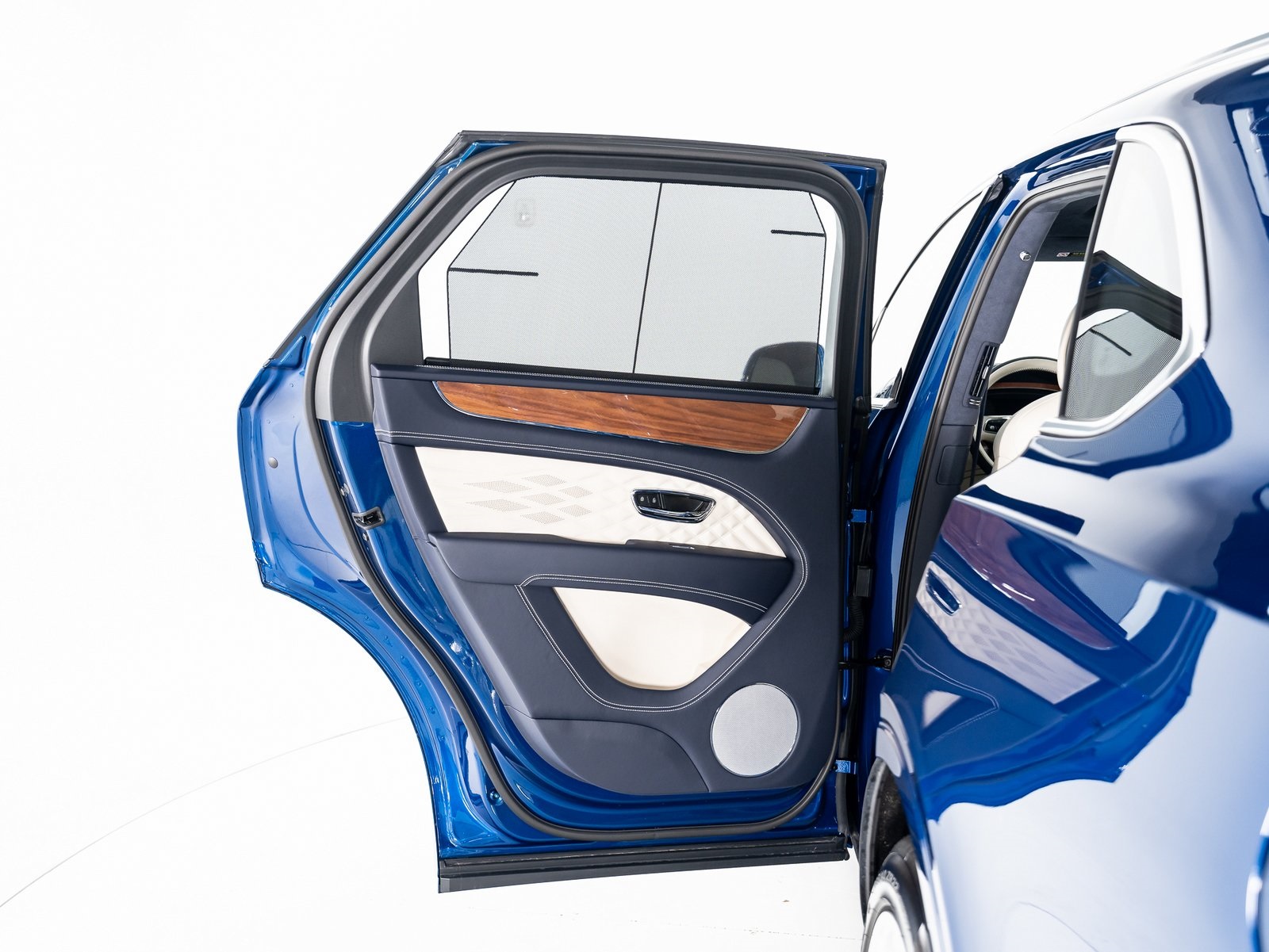 New 2024 Bentley Bentayga Azure V8 4D Sport Utility for Sale #RC028269 ...