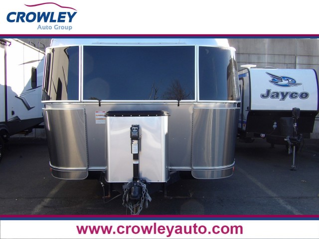 Pre-Owned 2022 Airstream Flying Cloud M-25B (Rear Hatch) Travel Trailer ...