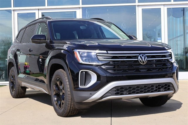 New 2025 Volkswagen Atlas 2.0T Peak Edition SE 4D Sport Utility in ...