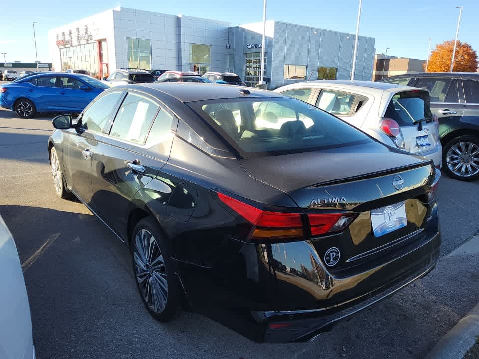 Pre-Owned 2024 Nissan Altima 2.5 SL 4dr Car in Mason City #N1831 | Pritchard Nissan