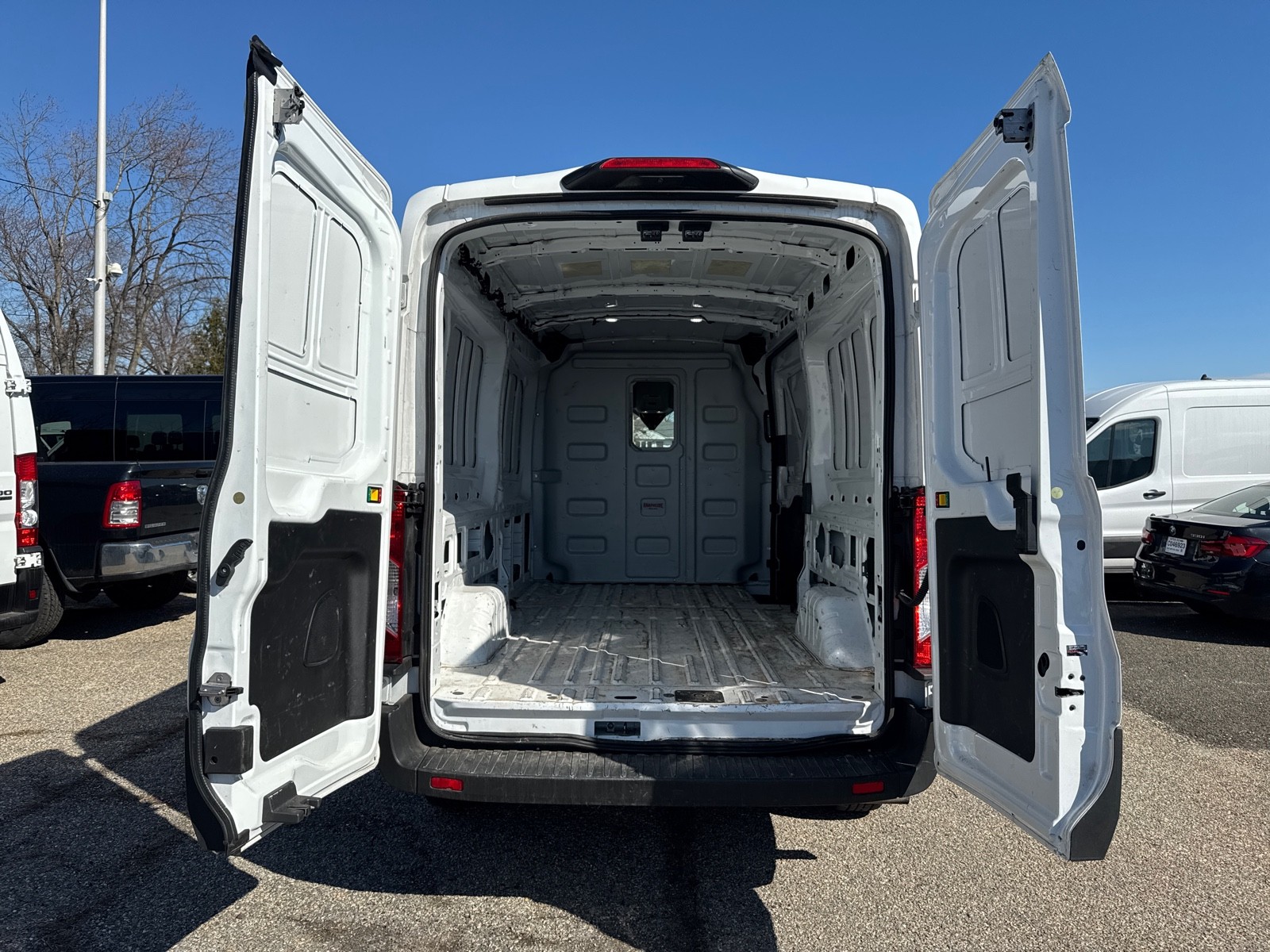 Pre-Owned 2023 Ford Transit-250 Cargo Van T-250 148” MR Minivan/Van in ...