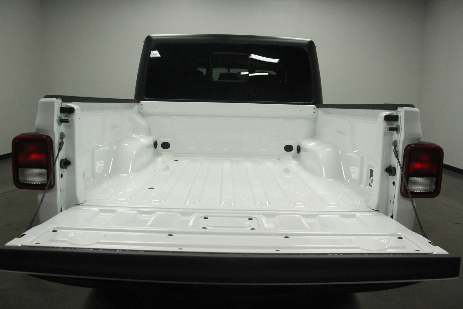 New 2023 Jeep Gladiator Freedom Crew Cab in Pontiac #J23059 | Heller ...