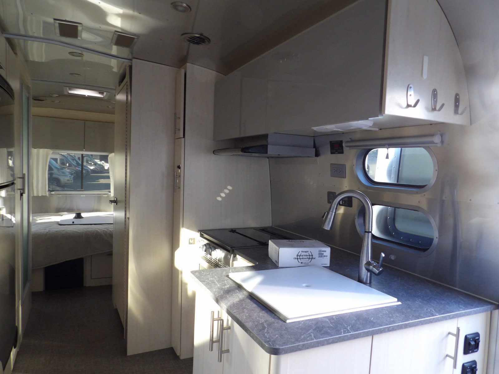 Pre-Owned 2022 Airstream Flying Cloud M-25B (Rear Hatch) Travel Trailer ...