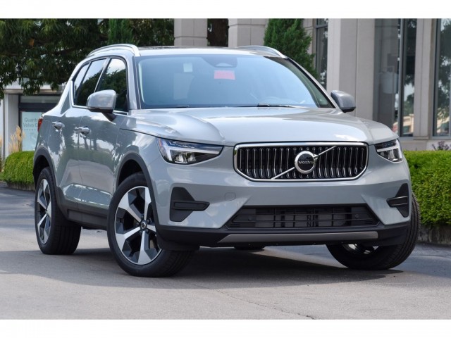 New 2025 Volvo XC40 B5 Core Bright Theme Sport Utility in Lexington # ...