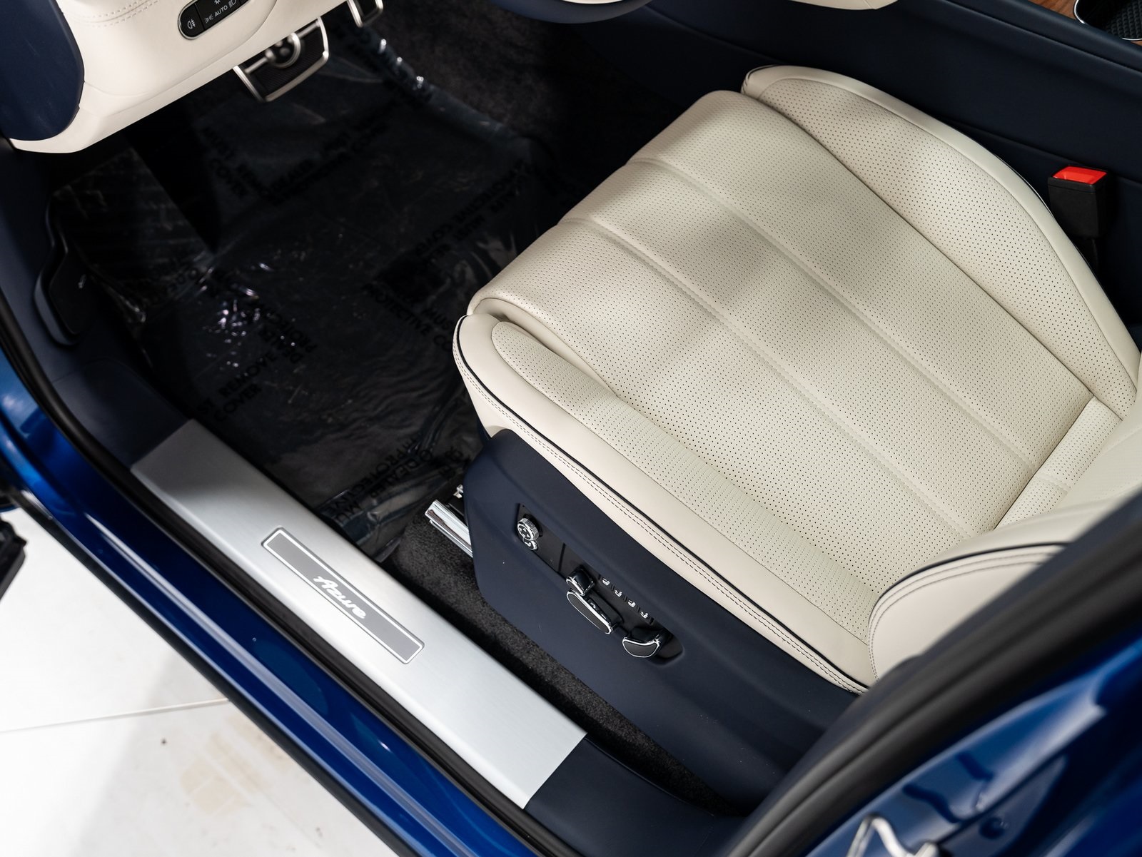 New 2024 Bentley Bentayga Azure V8 4D Sport Utility for Sale #RC028269 ...