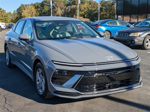 New 2025 Hyundai SONATA SE 4D Sedan in New Bern #SN2229 | Hyundai of New Bern