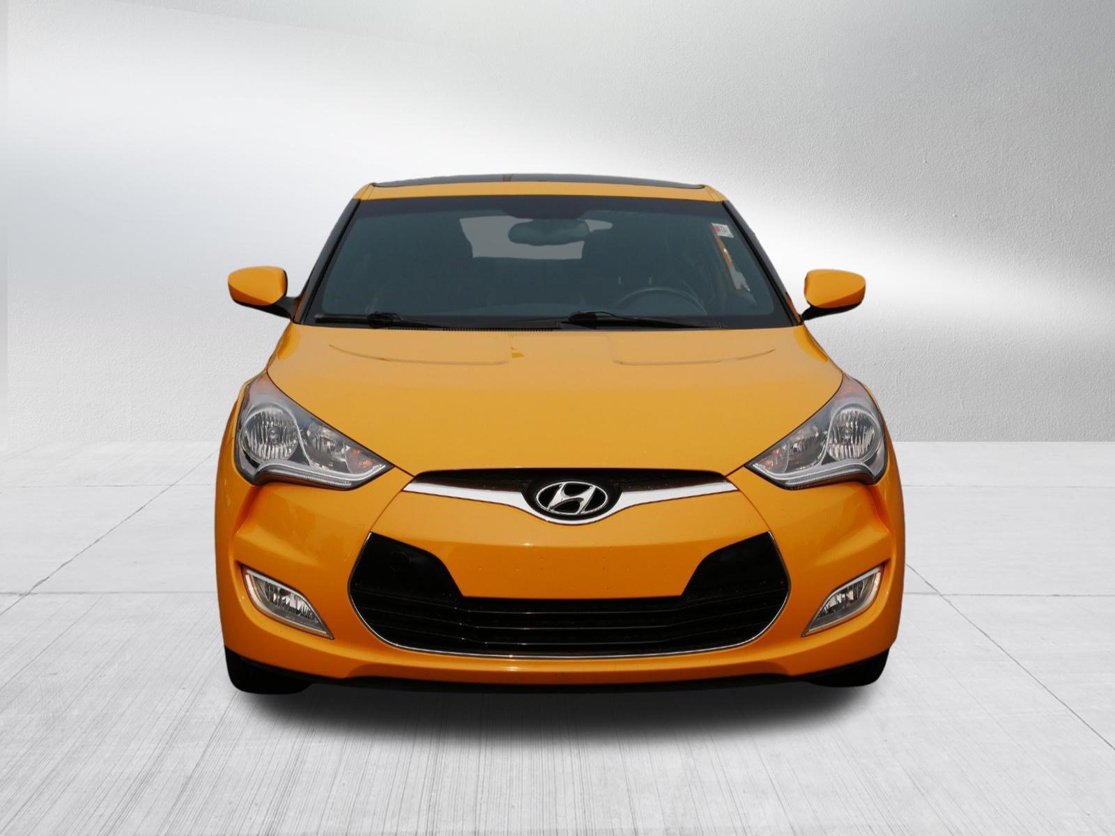 Hyundai Veloster 2022 Yellow