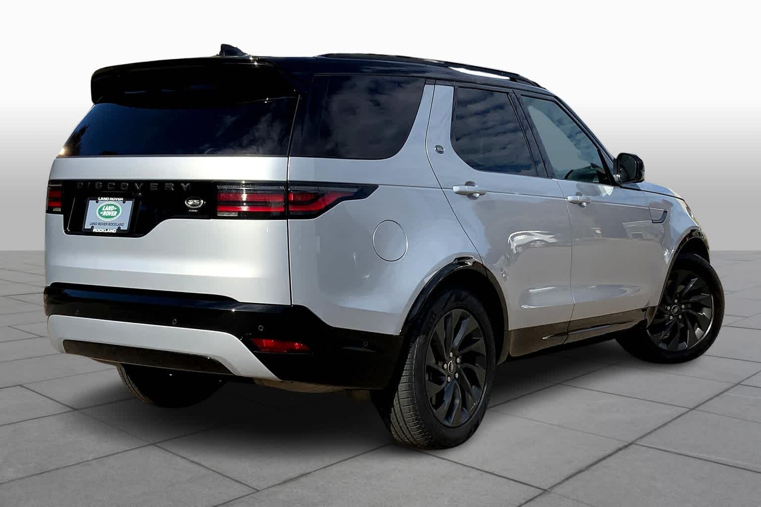 Pre-Owned 2023 Land Rover Discovery S R-Dynamic Sport Utility in ...