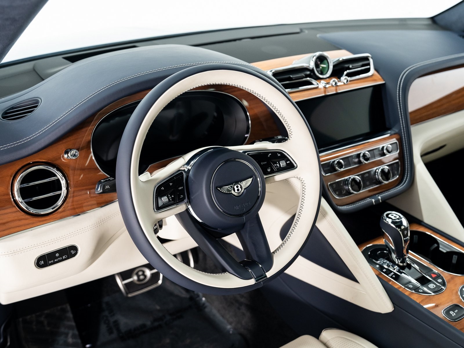 New 2024 Bentley Bentayga Azure V8 4D Sport Utility for Sale #RC028269 ...