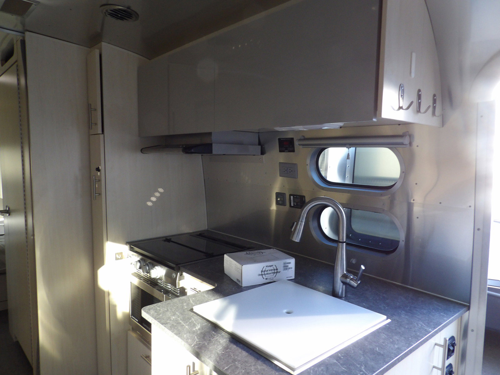 Pre-Owned 2022 Airstream Flying Cloud M-25B (Rear Hatch) Travel Trailer ...