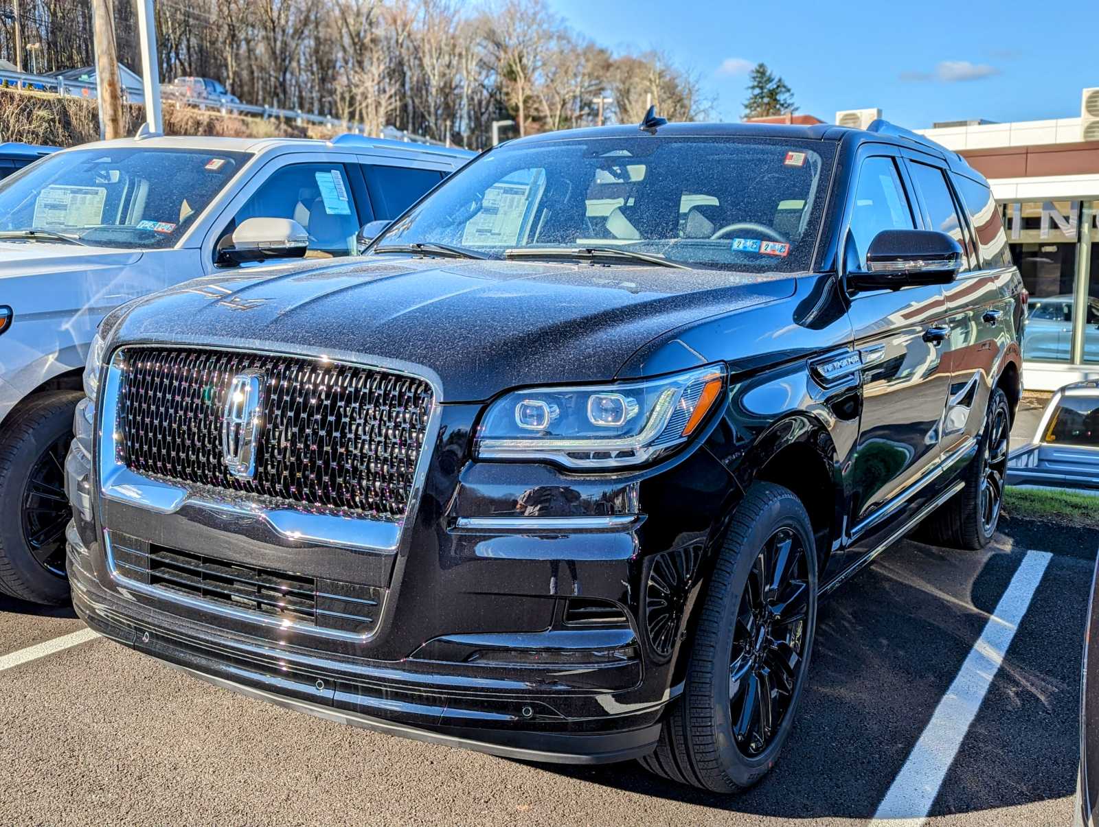 Navigator New Diamond Red Metallic Tinted Clearcoat 2024 Lincoln