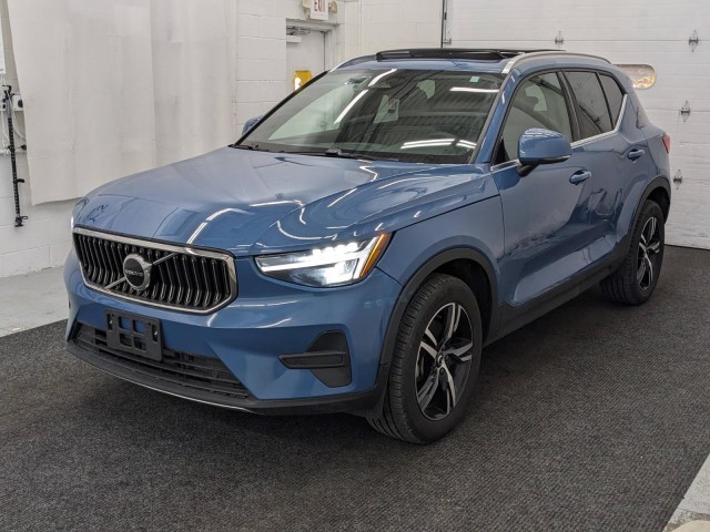 Pre-Owned 2024 Volvo XC40 B5 Core Bright Theme | B5 Core Dark Theme ...