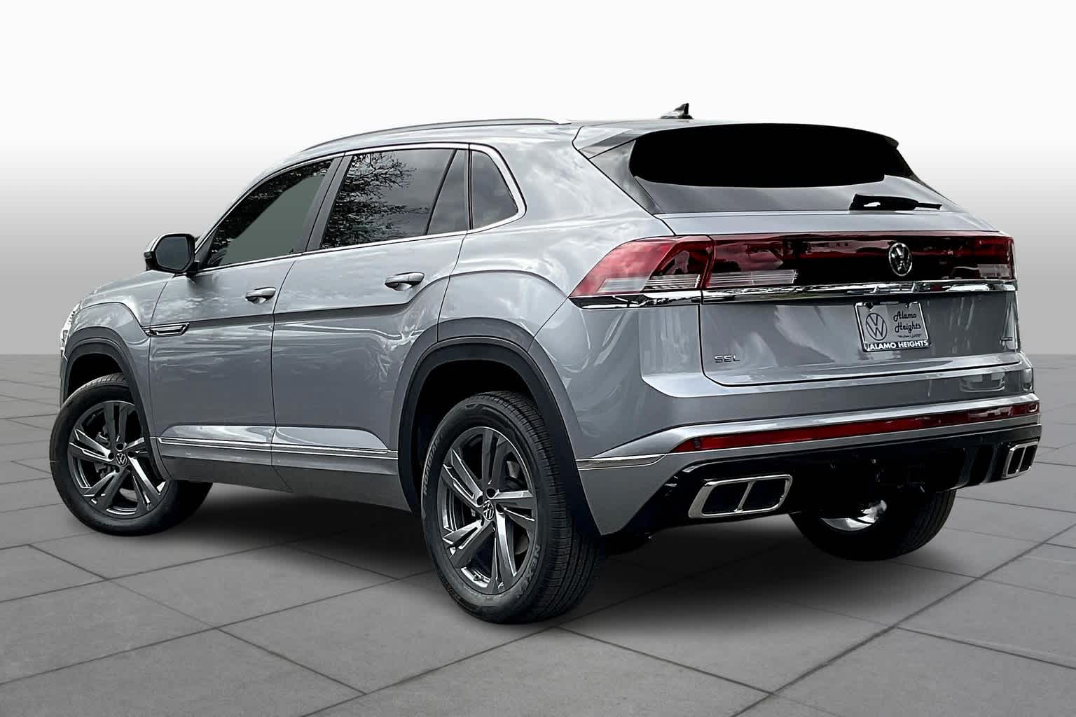 New 2024 Volkswagen Atlas Cross Sport 2.0T SEL R-Line Sport Utility in ...