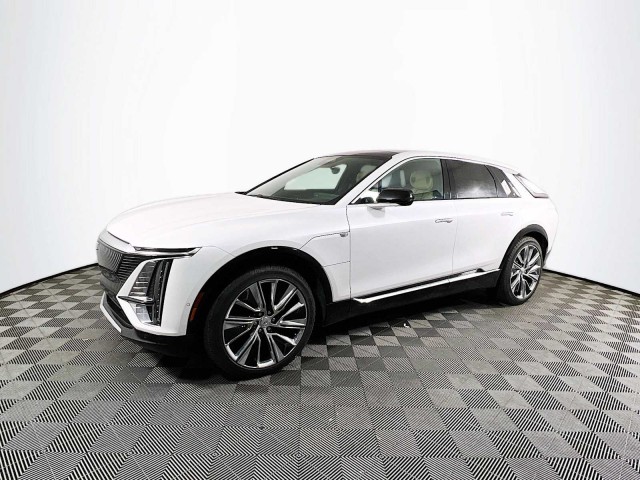 New 2024 Cadillac LYRIQ Luxury 3 SUV in Toms River RZ105378 Pine Belt Cadillac