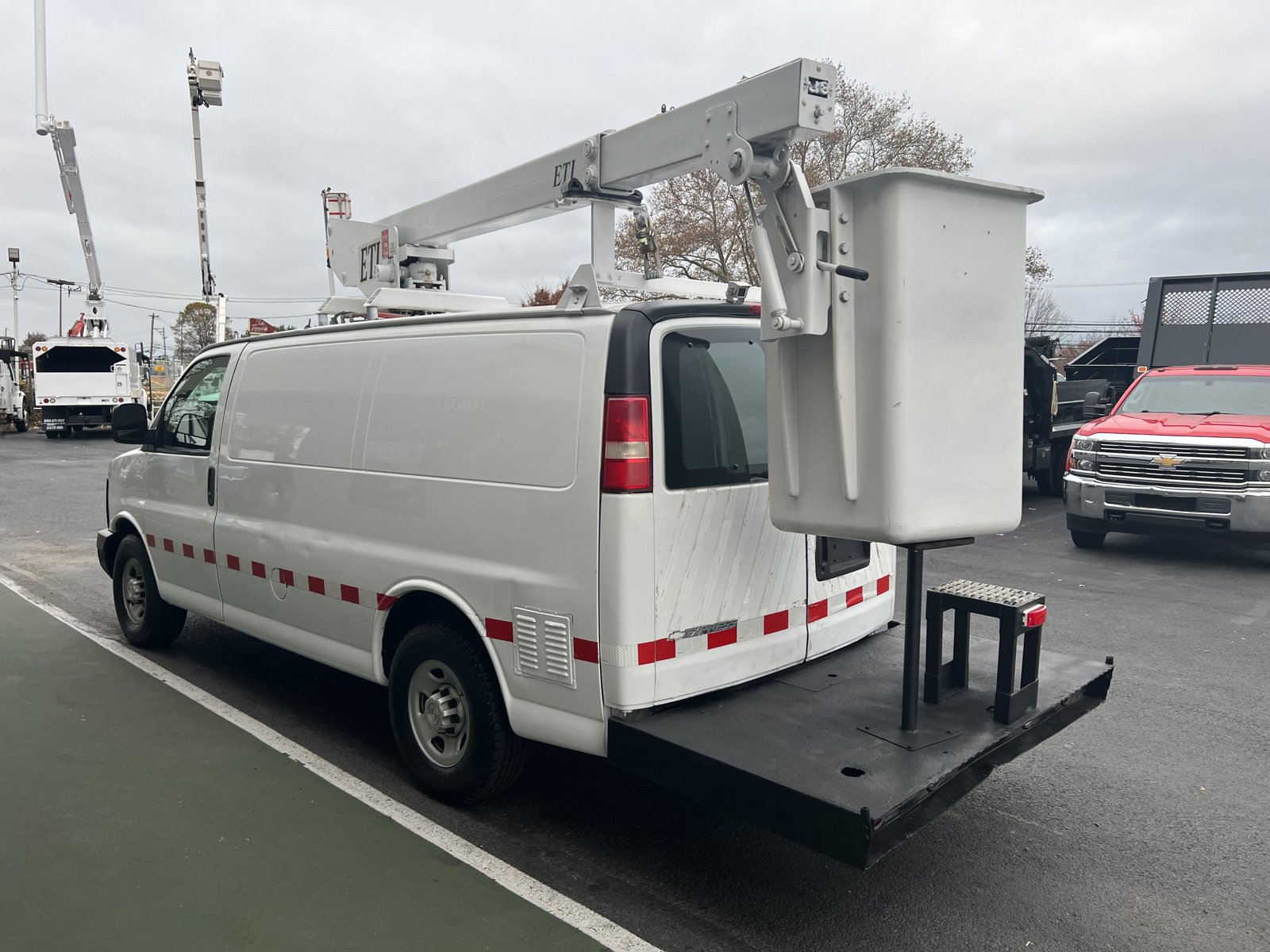 Pre-Owned 2009 Chevrolet Express 3500 Bucket Van Full-size Cargo Van in ...
