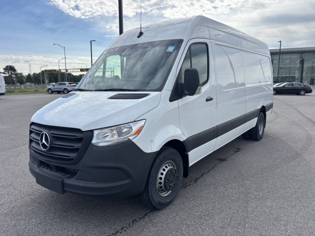 New 2024 Mercedes-Benz Sprinter 4500 High Roof I4 Van in Trois-Rivières ...