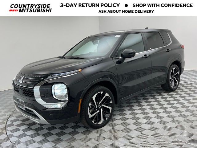 Pre-Owned 2024 Black Mitsubishi Outlander SE 4D Sport Utility for Sale ...