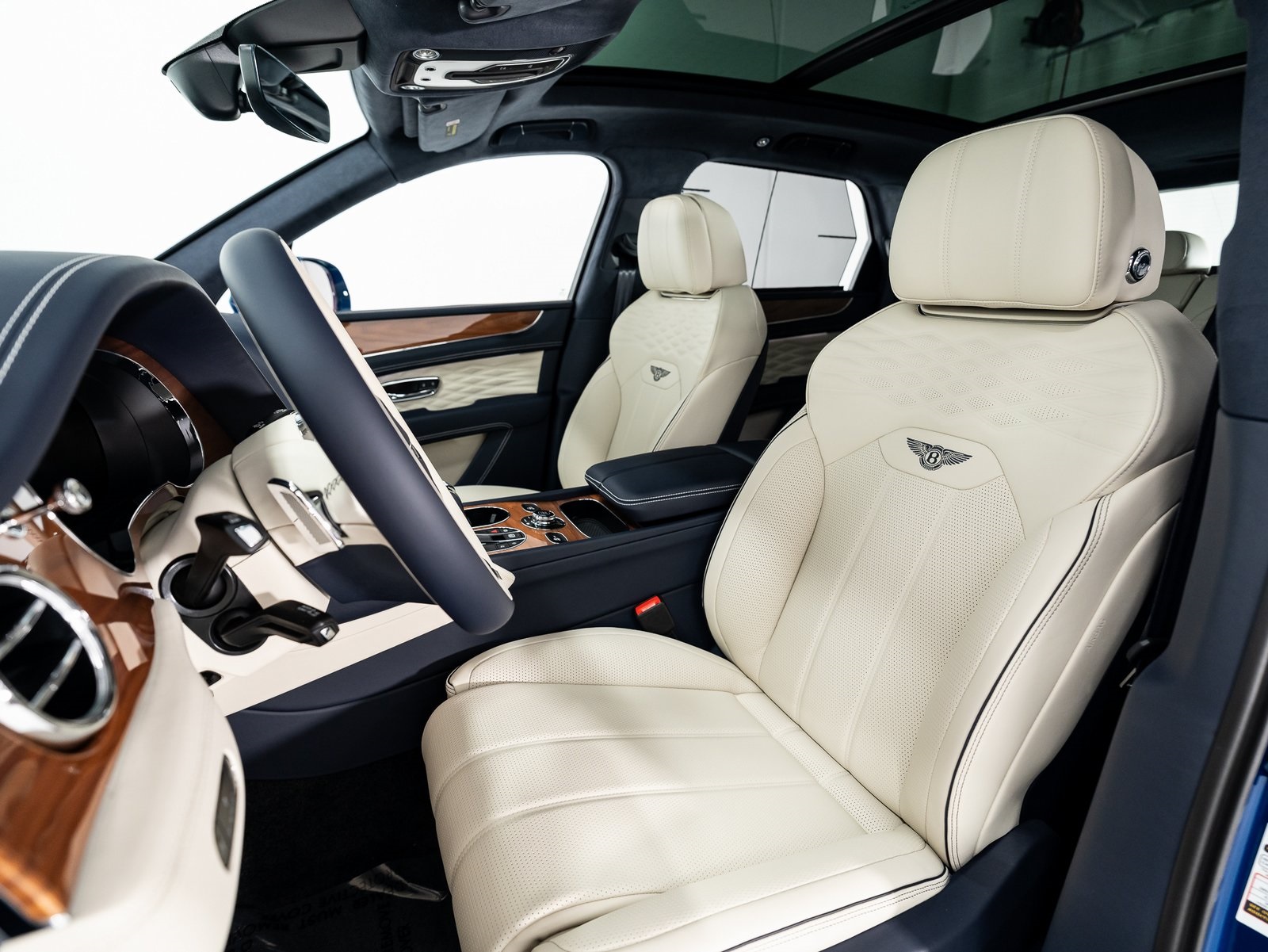 New 2024 Bentley Bentayga Azure V8 4D Sport Utility for Sale #RC028269 ...