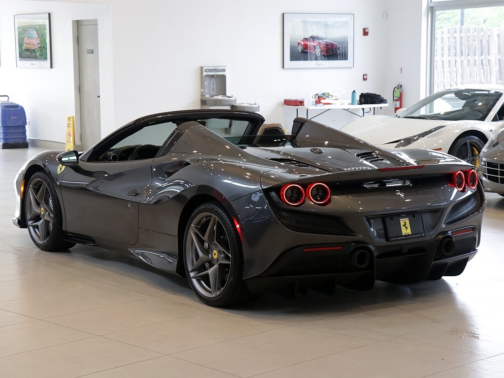 Black Ferrari Spider 2022