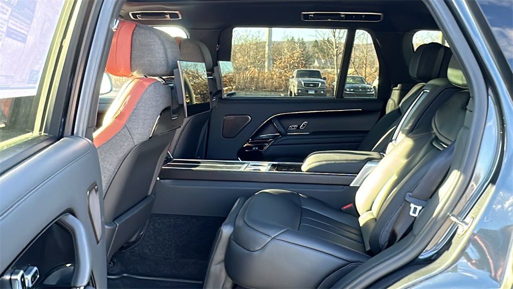 New 2025 LAND ROVER Range Rover SV Signature Suite SUV in North Haven ...