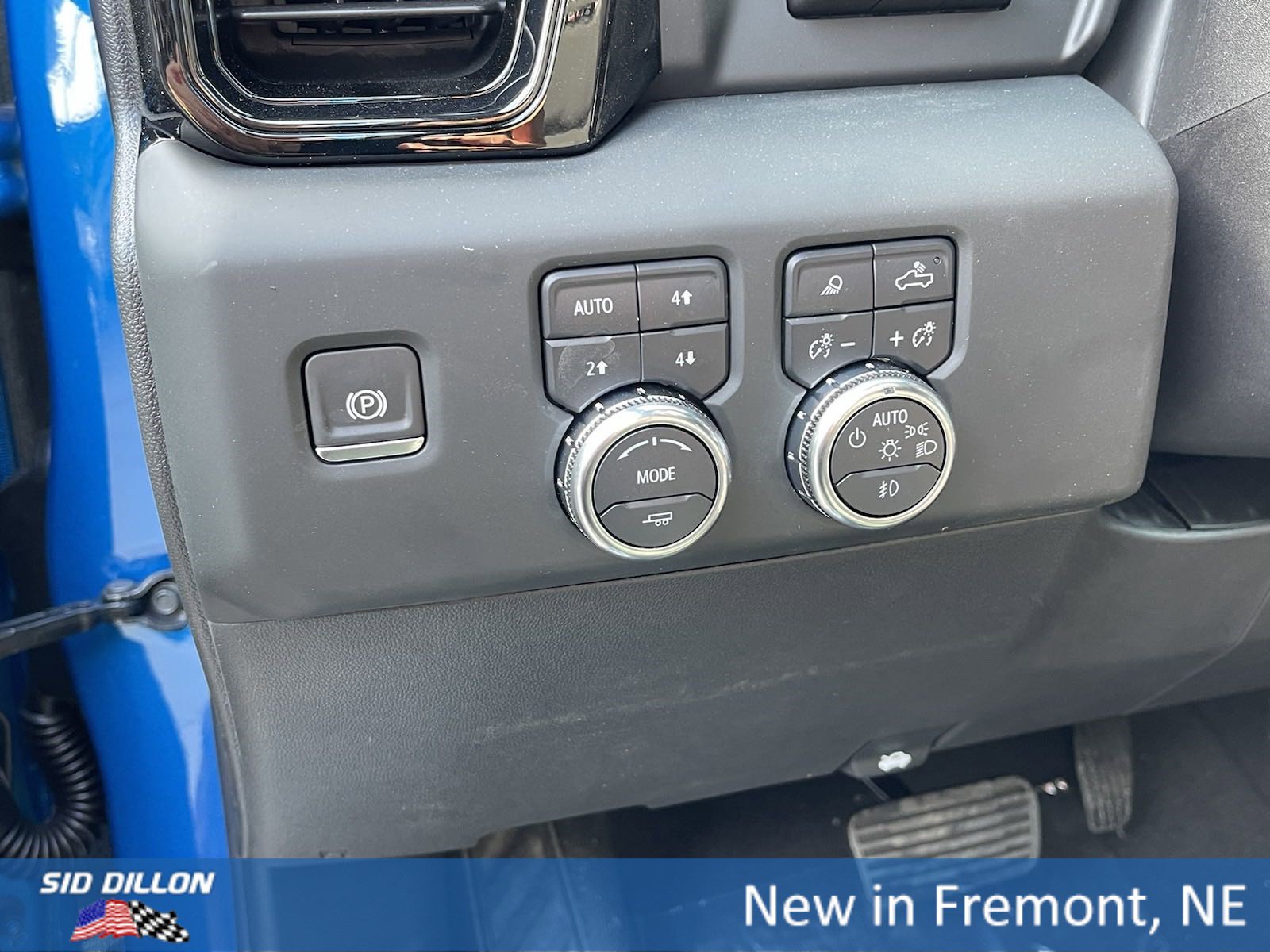 New 2024 GMC Sierra 1500 AT4X Crew Cab in #2G24667 | Sid Dillon