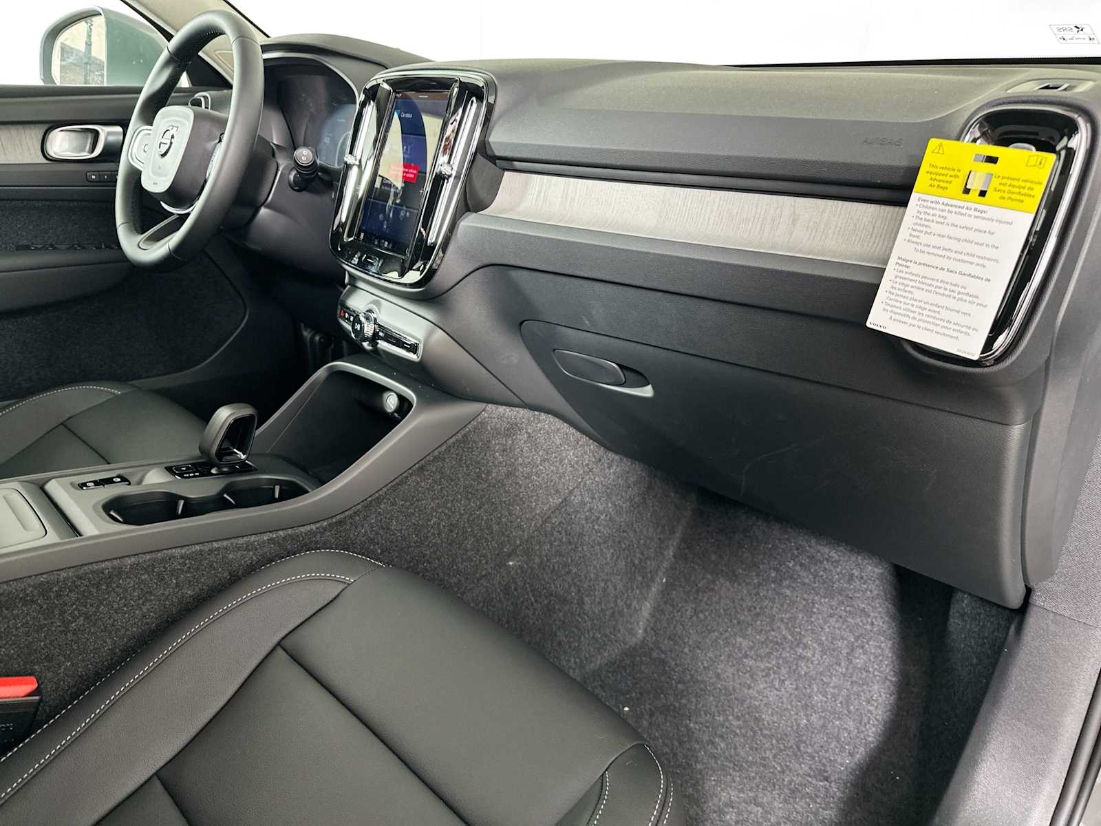 New 2025 Volvo XC40 Core SUV in Gilbert #5X4041 | Volvo Cars Gilbert