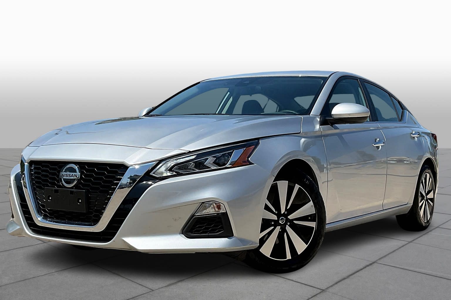 Nissan Altima Silver 2022