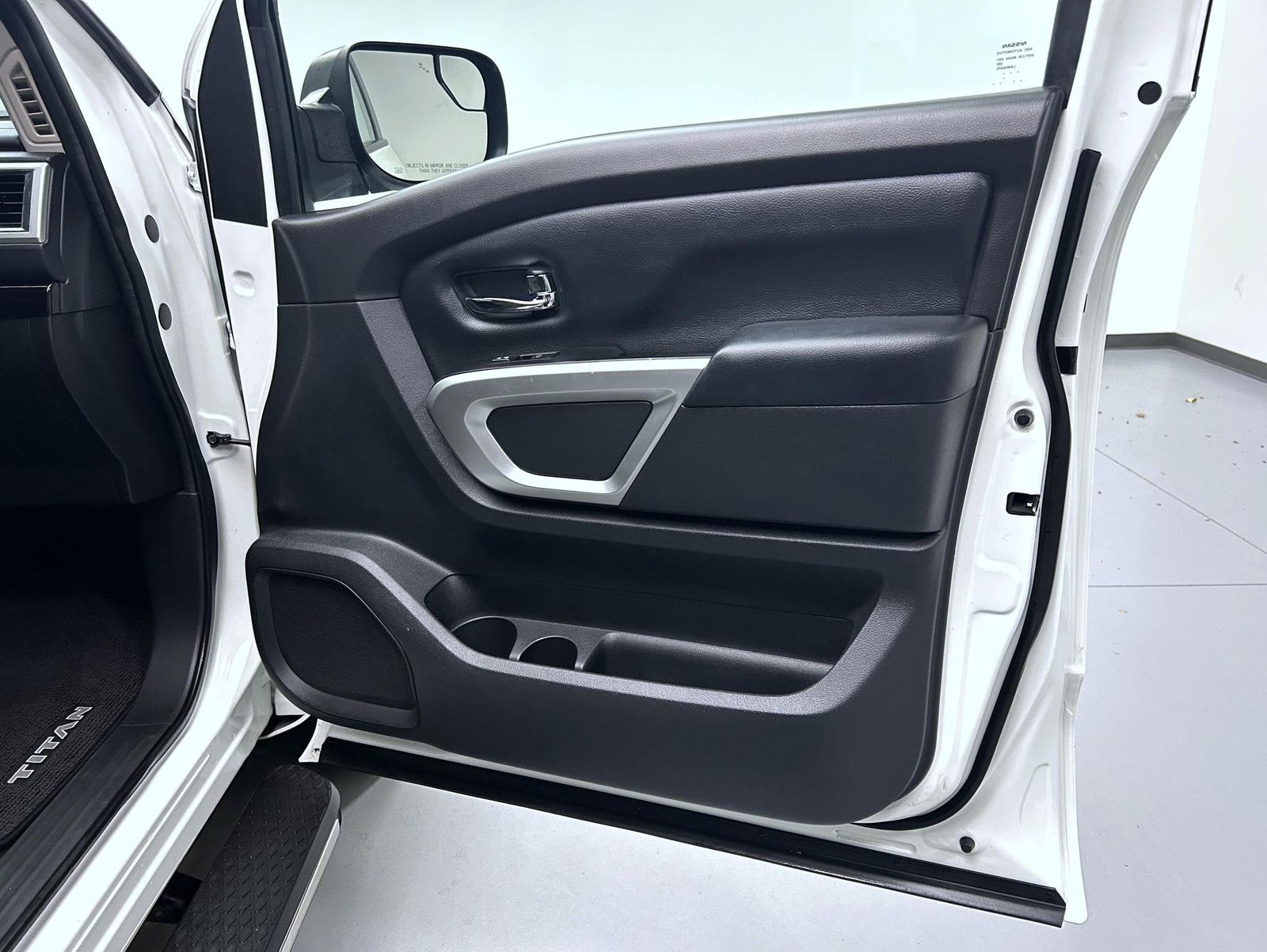 Pre-Owned 2017 Nissan Titan SV King Cab in #B7362B | Woodhouse Auto Family