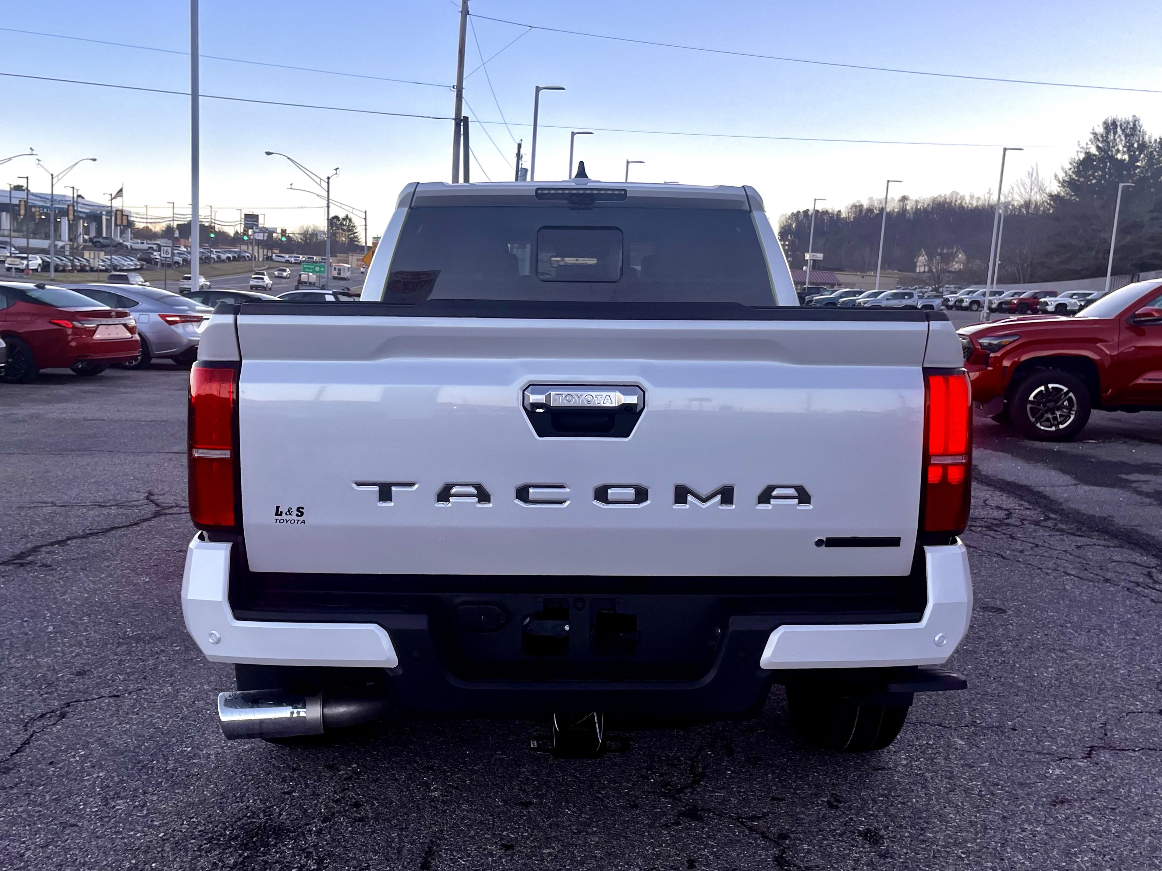 New 2026 Toyota Tacoma i-FORCE MAX Limited i-FORCE MAX 4X4 DOUBLE CAB ...