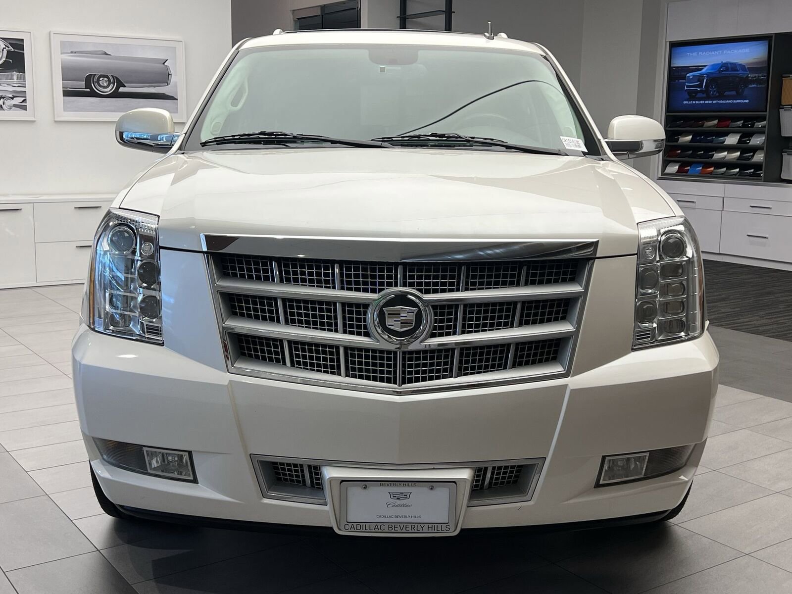 2022 Cadillac Escalade White Diamond