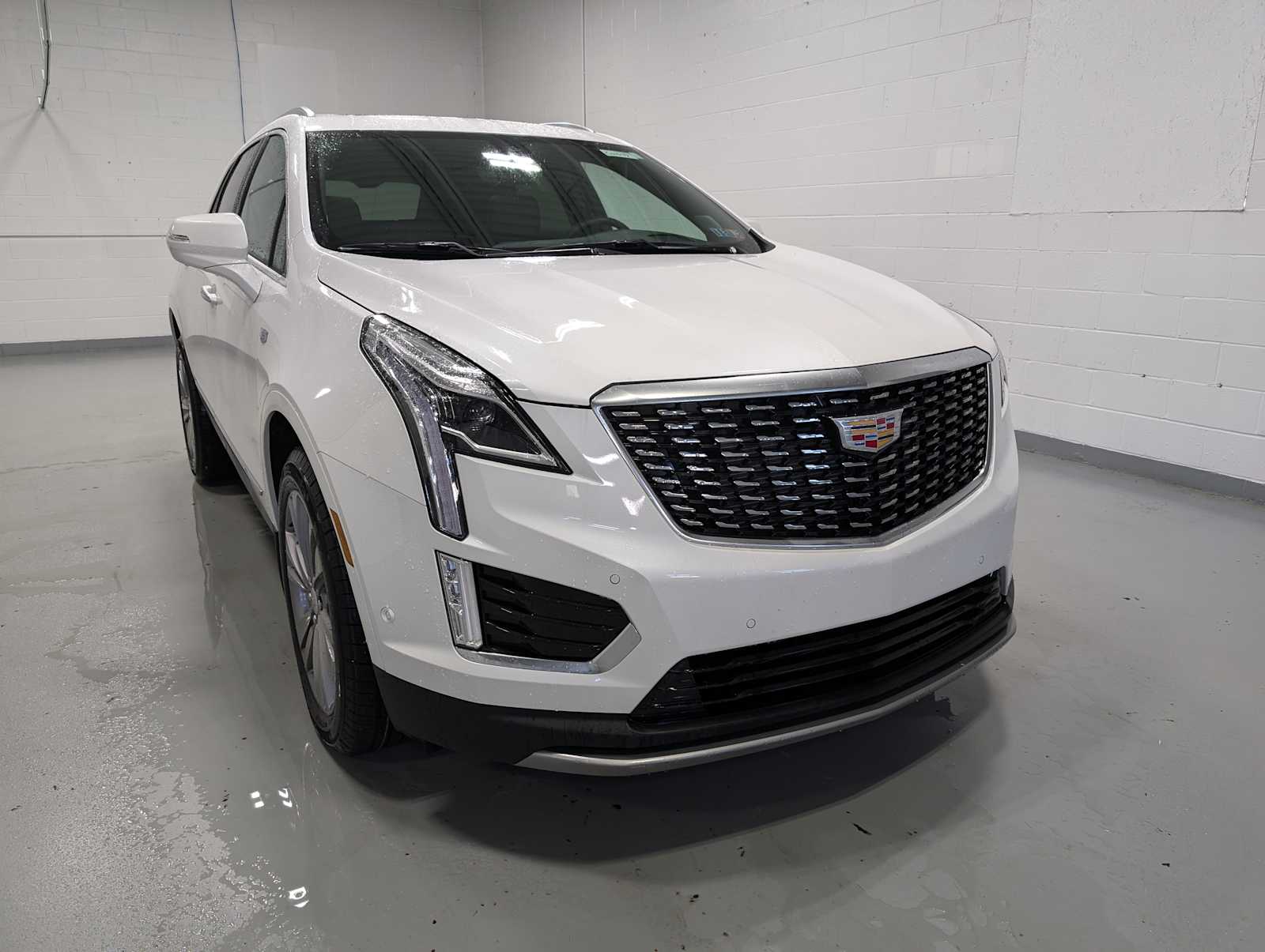 New 2025 Cadillac XT5 Premium Luxury SUV in Greensburg #C01047 | Smail Cadillac