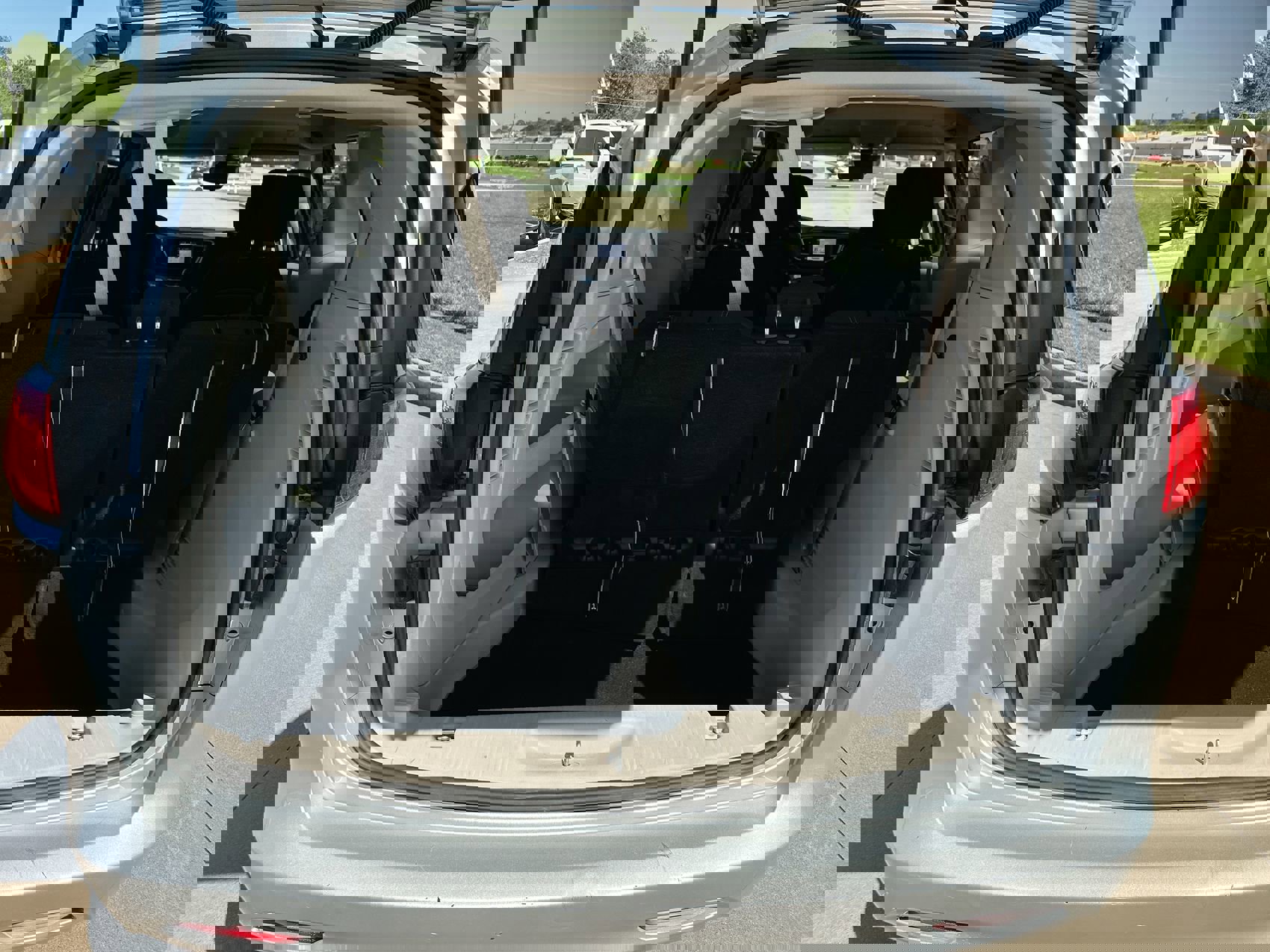 Pre-Owned 2023 Chrysler Voyager LX Minivan in Longview #15367P | Peters ...